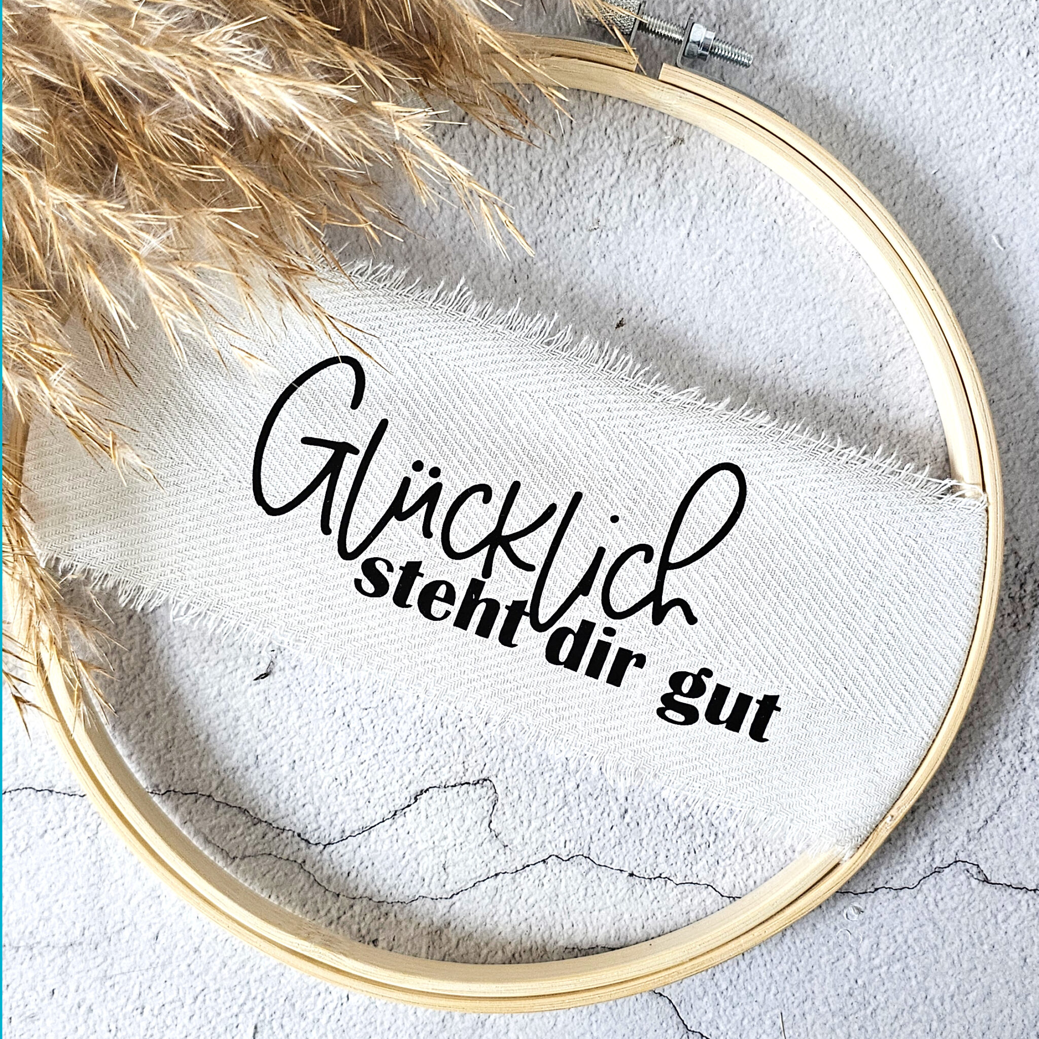 Plotterdatei "Glücklich steht dir gut" - The Vectorians